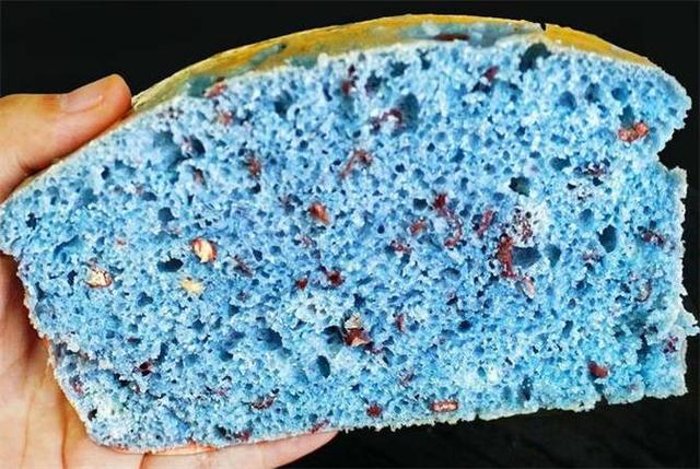 Homemade starry sky hair cake, dyed with pure plants, served with red ...