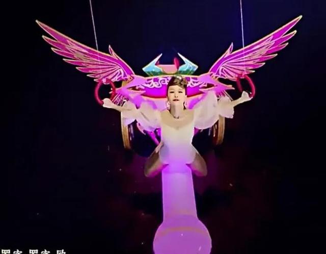 Wang Rong: Changing from a good girl to an exposed girl who plays ...