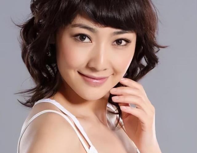 Actor Asru: Married to the paralyzed Gu Zhixin, married for 9 years and gave birth to 2 children ...