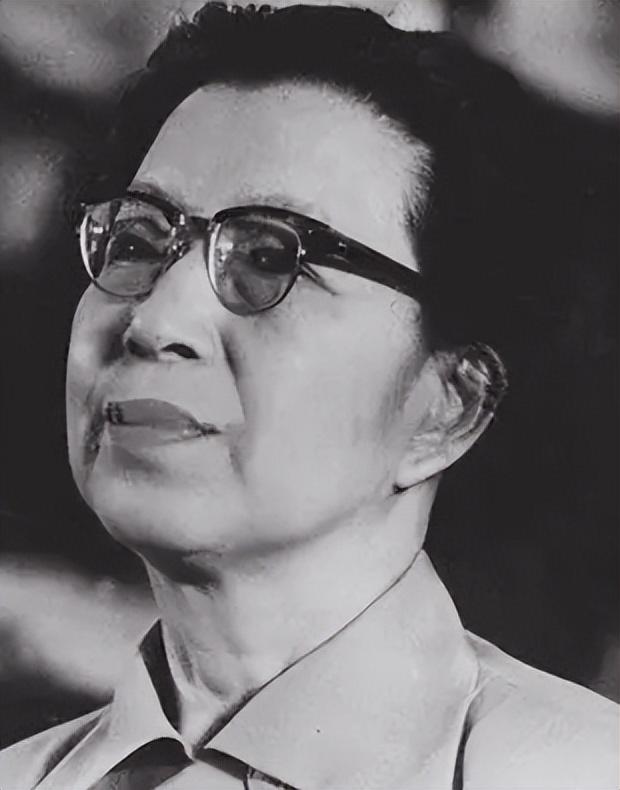 Jiang Qing used more than 10 names in his life, and changed his name to ...