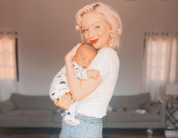British woman who looks like Monroe became popular on the Internet. She ...