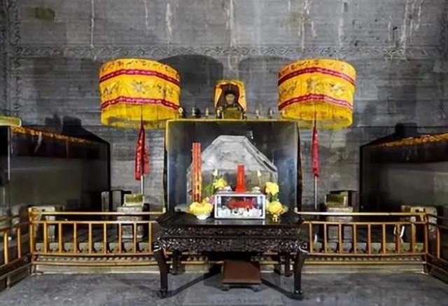 The coffin of Consort Ling, who gave birth to 6 children in 10 years ...