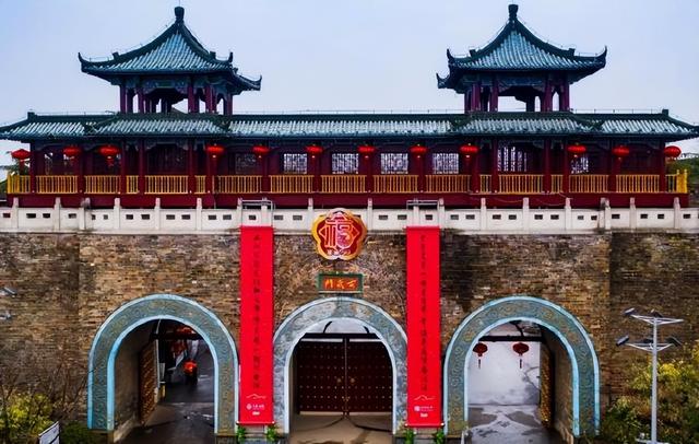 Nanjing Xuanwu Gate facing east from west - iNEWS