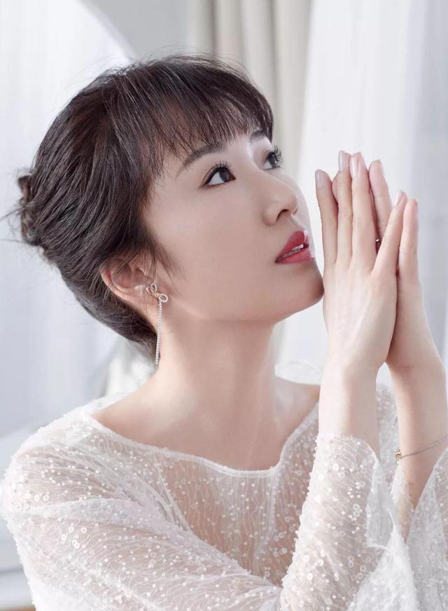 A rare group photo of Li Nian and her 51-year-old rich husband, the ...