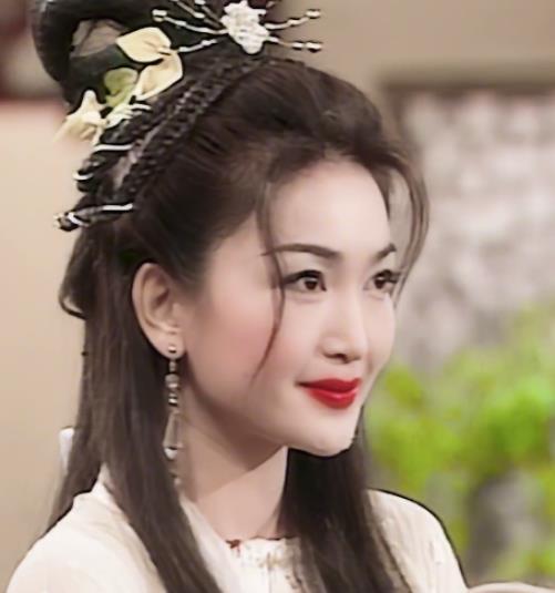 56-year-old Wen Bixia posted a swimsuit photo! With more than a dozen ...