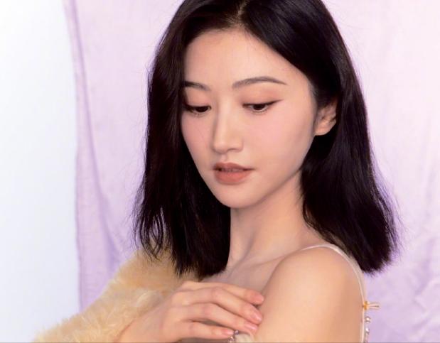 Stunning beauty, Jing Tian's private video is exposed! - iNEWS