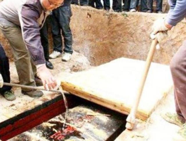 In 1966, the tomb of Li Lianying was discovered in Beijing, and three ...