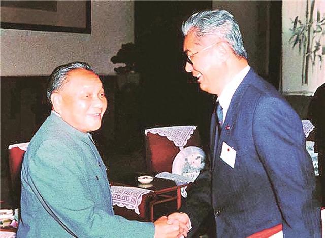In 1979, Deng Xiaoping said to Rong Yiren: You are in charge of people ...
