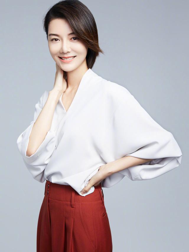 Popular actress Che Xiao: Divorced parents made her cry. How did she ...