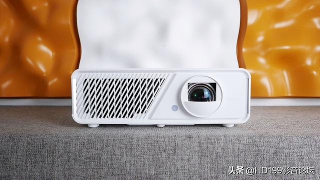 Short focus + LED light source + large chip DLP - ViewSonic TX10HD ...