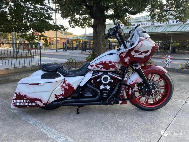 Blood splatter painting Harley road gliding Fat Bagger modification ...