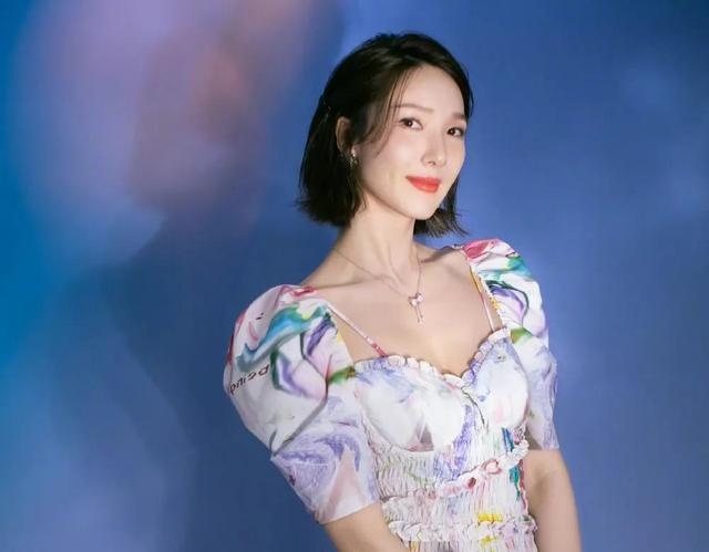 Li Yanan's beautiful picture - iNEWS