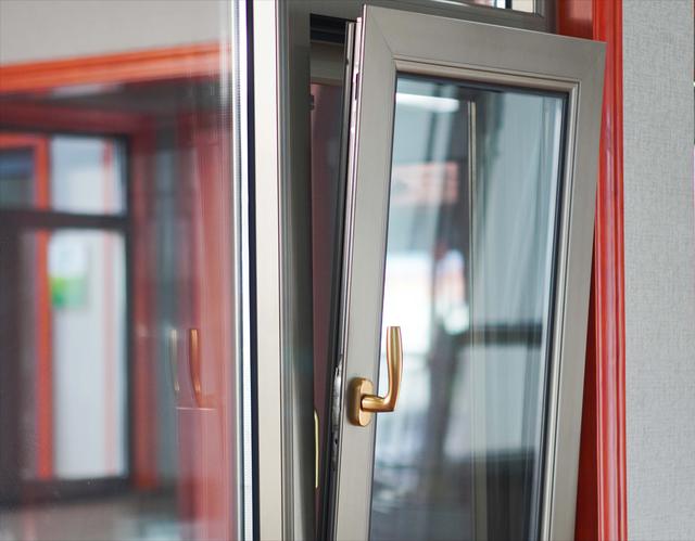 Why do insiders choose to open inwardly inverted windows?Is it worth ...