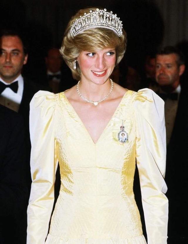 In 1981, the Queen gave Diana the "Pearl Tears" tiara, and the marriage ...