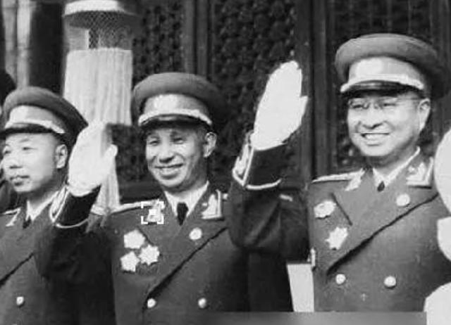 Before being awarded the title in 1955, Mr. Peng scolded an admiral. Ye ...