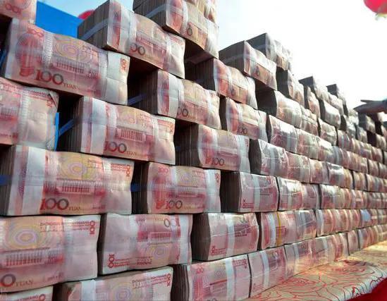 Give you 10,000 per month and 3 million at one time, how to choose ...