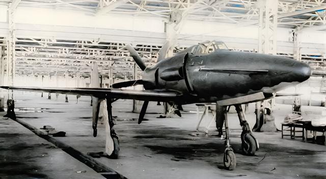 The aircraft with the propeller on the tail, the Japanese secret weapon ...