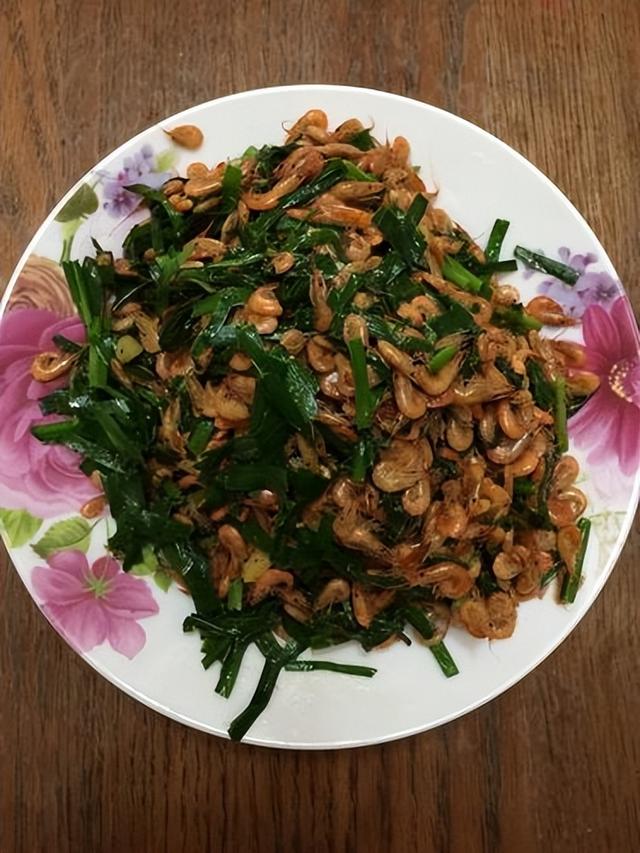 Dried krill and stir-fried chive flowers are a great side dish for a ...