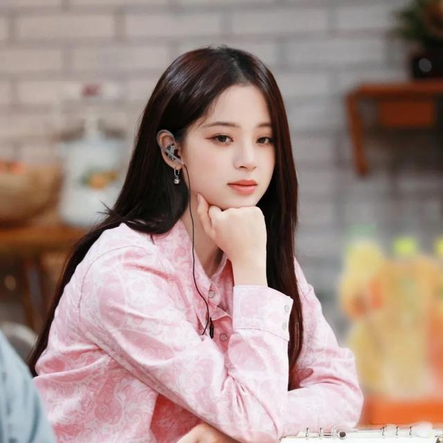 Breaking the news: Ouyang Nana, Yu Zheng, Chen Xiao, Song Zuer, Wu Lei, Zhao Lusi - iNEWS