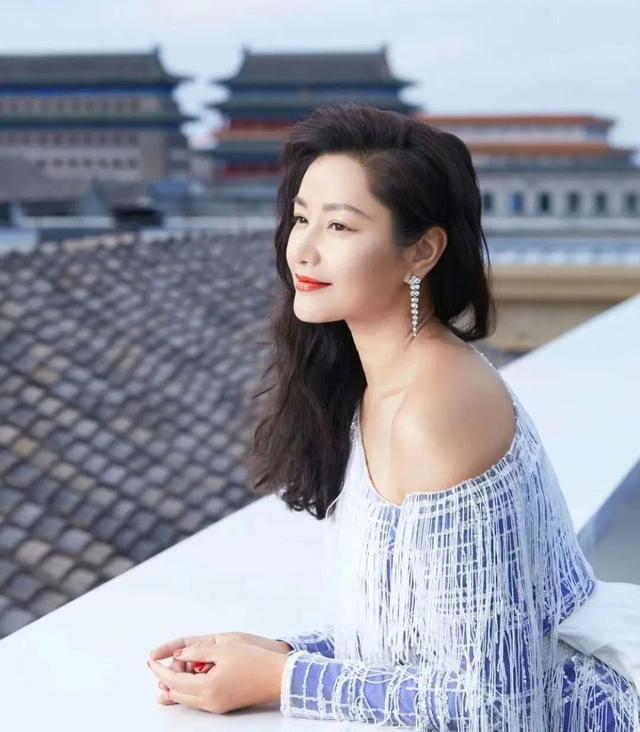 Sister Lang Qu Ying: How is she different from others at the age of 52 ...