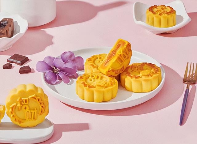 In addition to the five-nut mooncakes that everyone hates, how many of ...