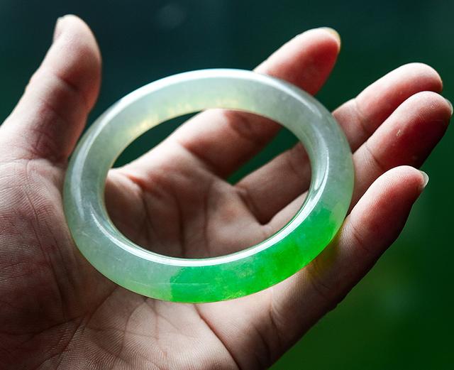 How to identify real and fake jadeite?The reliable method that ...