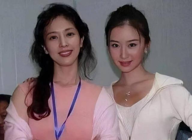 Liu Xiaoli, Liu Yifei's mother: So far single, with a proud figure ...