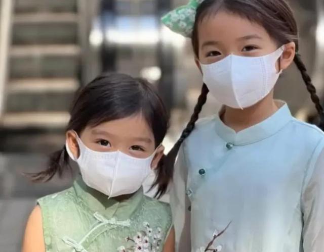 Guo Jingjing and Huo Qigang bring three children to appreciate the moon ...