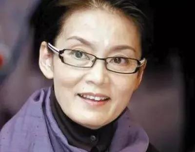 Do you know how beautiful Pan Hong was when she was young?Divorced for ...
