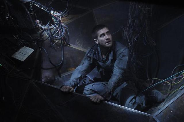 How to analyze the sci-fi elements of the relationship between time ...