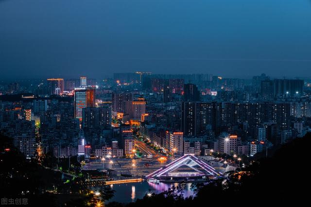 The night of Lianjiang, a beautiful small town in western Guangdong - iNEWS