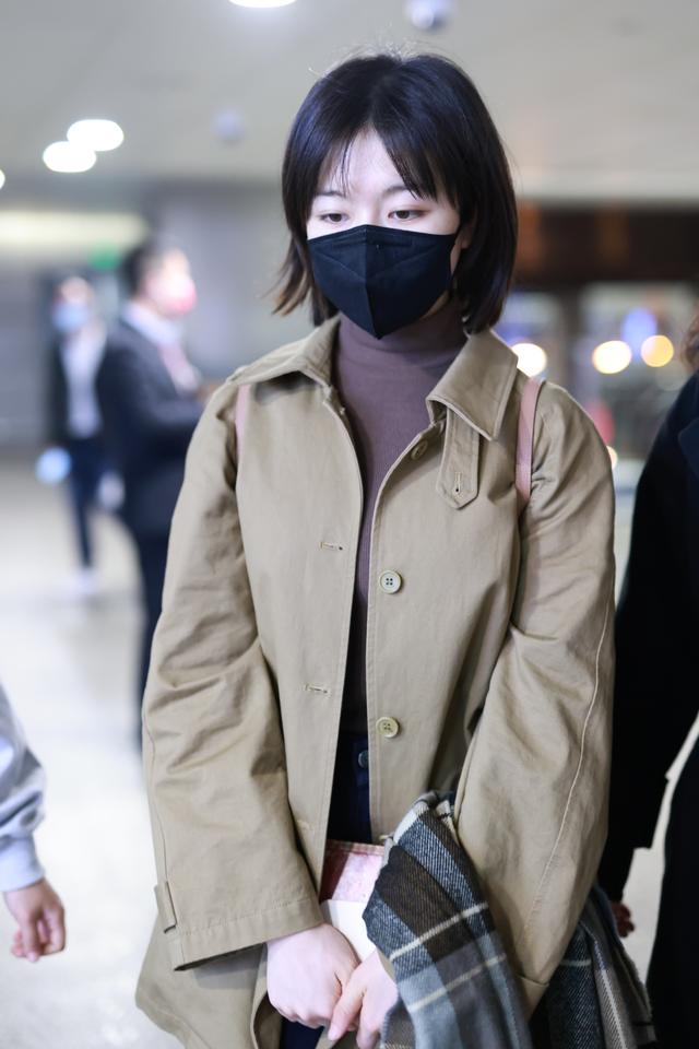 Li Landi appeared at the airport - iNEWS