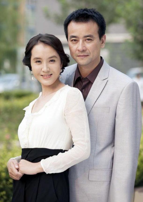 Actor Luo Gang: Married Hao Lei, 23 years his junior, accompanied his beloved wife to overcome a ...