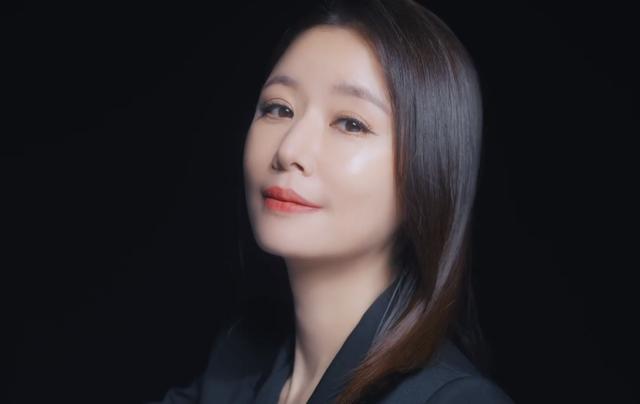 47-year-old Lin Xinru's recent photos were exposed, her face was stiff ...