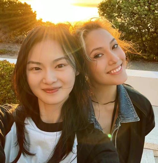 Gu Ailing took a group photo with China's supermodel!The age difference ...