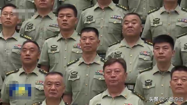 The Urumqi Garrison District ushered in a fierce general, a "printing ...