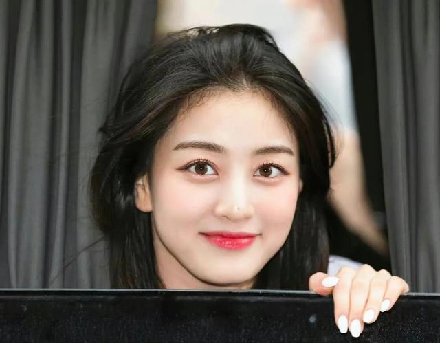 Park Ji-hyo is so beautiful - iNEWS