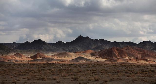 The style of the Gobi at the beginning of the border soldiers - iNEWS