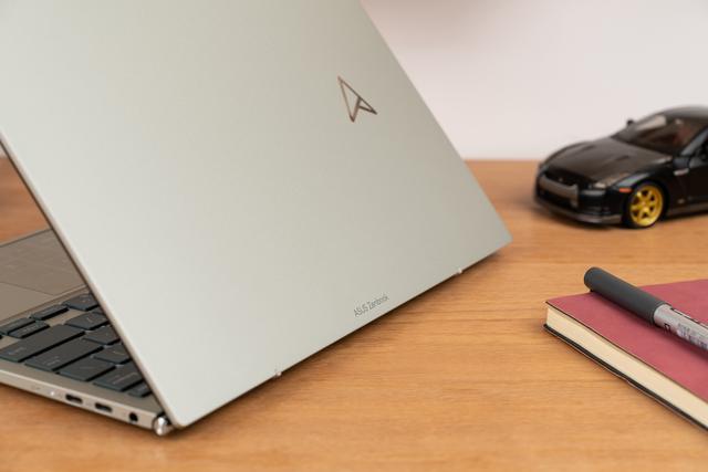 1KG ultra-thin body + stunning screen look and feel, 6000+ budget to ...