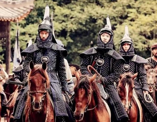 After the Qing Dynasty went bankrupt, 140,000 Manchu royals were left ...