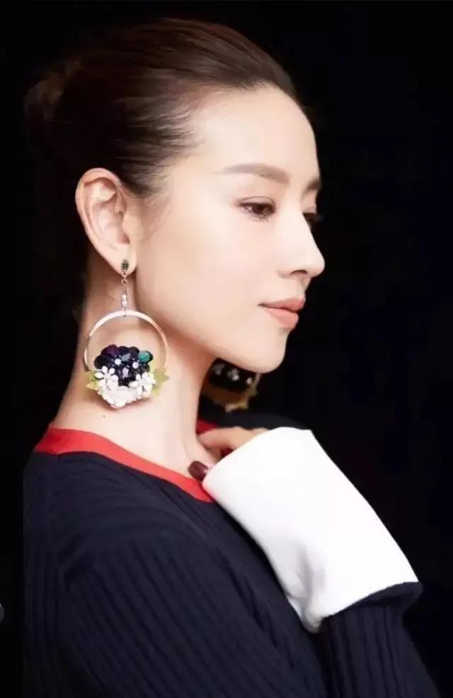 Beauty, Dong Jie - iNEWS