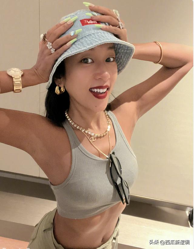 On Valentine's Day, Jike Junyi hugged the man intimately: So I'm top-notch? I don't know myself ...