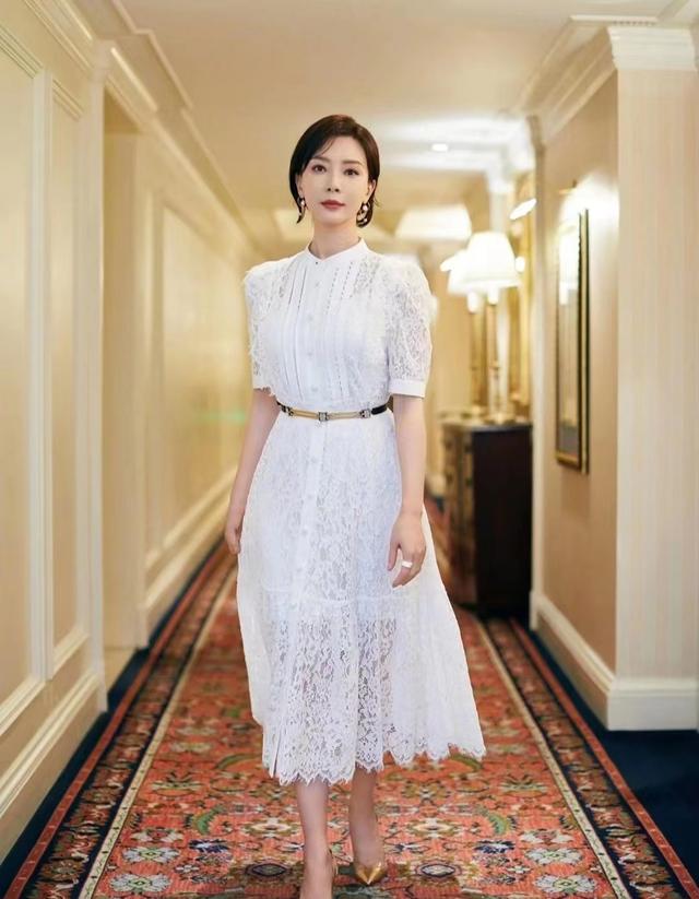 Chen Shu, using clothes to interpret life, elegant and delicate - iNEWS