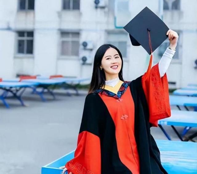 Female doctor Xiangyi: She was reported for inappropriate remarks, and dirty information about ...