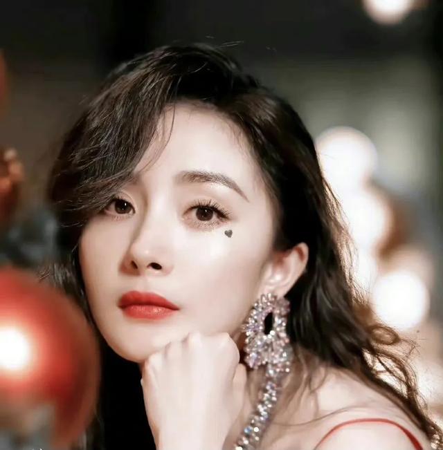 Little Gossip, Yang Mi, Gong Jun, Ju Jingyi, Zhou Dongyu, William Chan ...