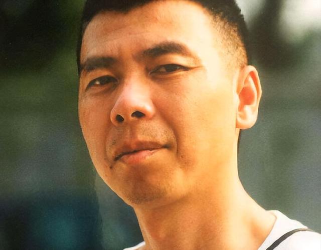 Feng Xiaogang: The wife is the wife, the scandal is the scandal, Mr. Xu can't give up - iNEWS