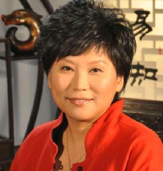 Qu Limin, a well-known cultural expert in traditional Chinese medicine ...