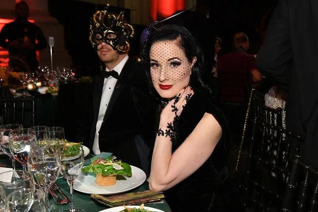 Became a dancer at the age of 19, with a net worth of 1 billion - iNEWS