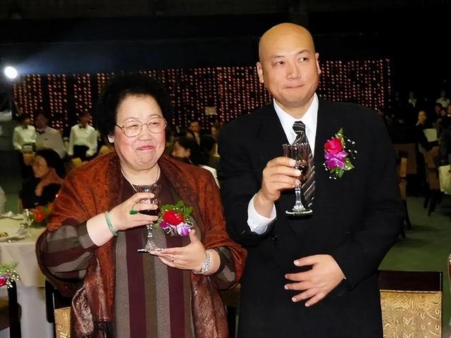 There are 5 couples of old wives and young husbands in the ...