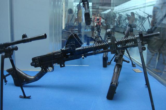 The 5 most popular machine guns on the modern battlefield, "stronger ...
